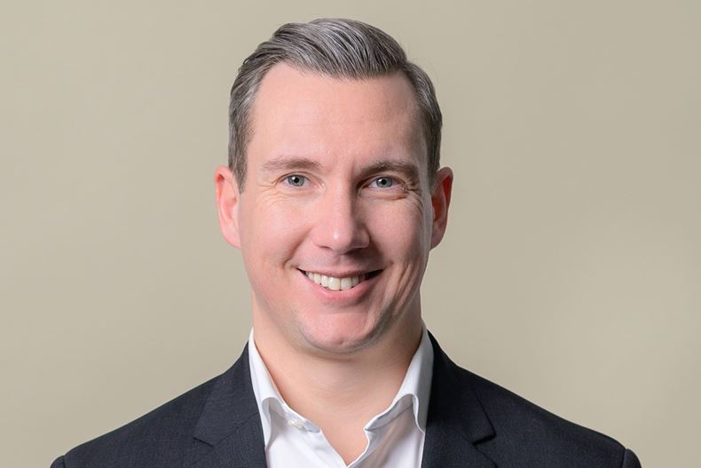 Finvia baut Geschäftsführung um, Co-CEO geht in den Beirat