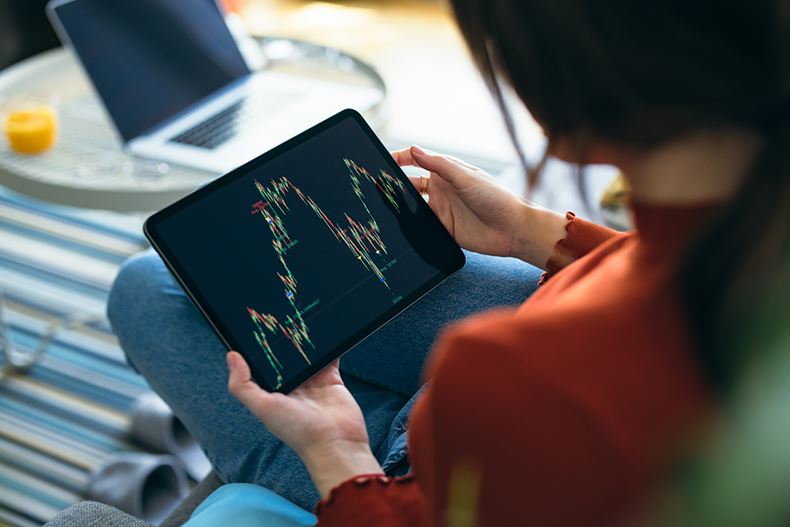 Citywire Selector | Charts of the month: Uncorrelated ETFs and GEM ...