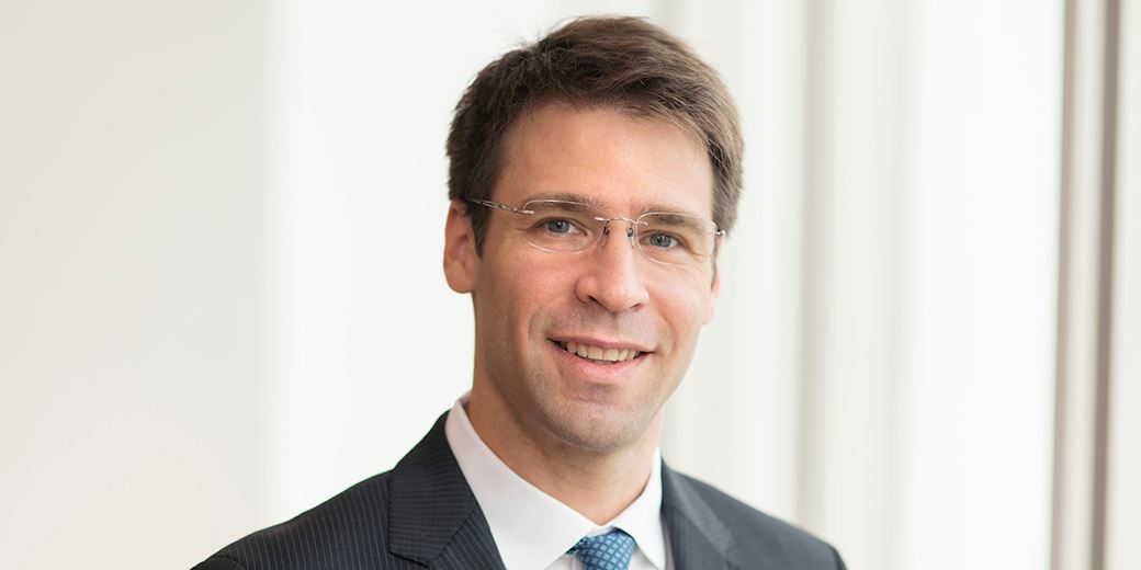 Credit Suisse swoops on UBS structured products head