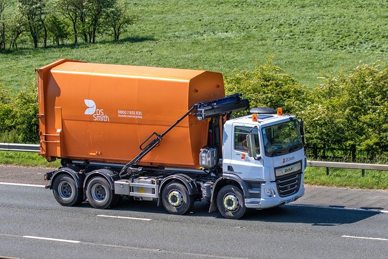 FTSE trades lower as mixed US jobs data point to June rate cut