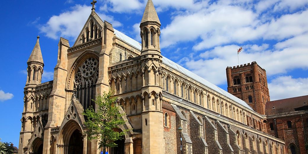 Lumin Wealth snaps up Hertfordshire neighbour