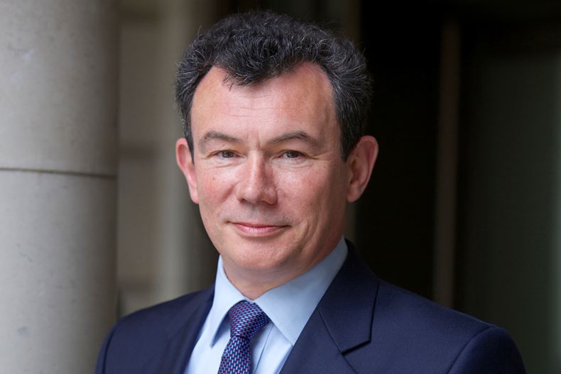 Fidelity's Podger buys Amazon but fears tech bubble